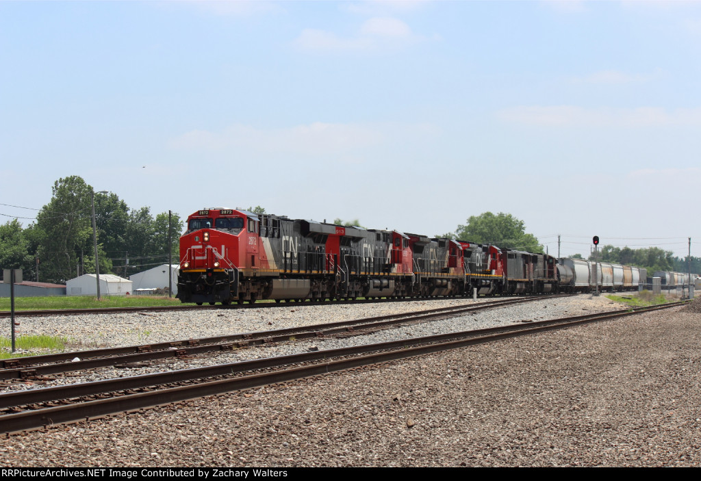 CN 2672 leads a 6 unit M336